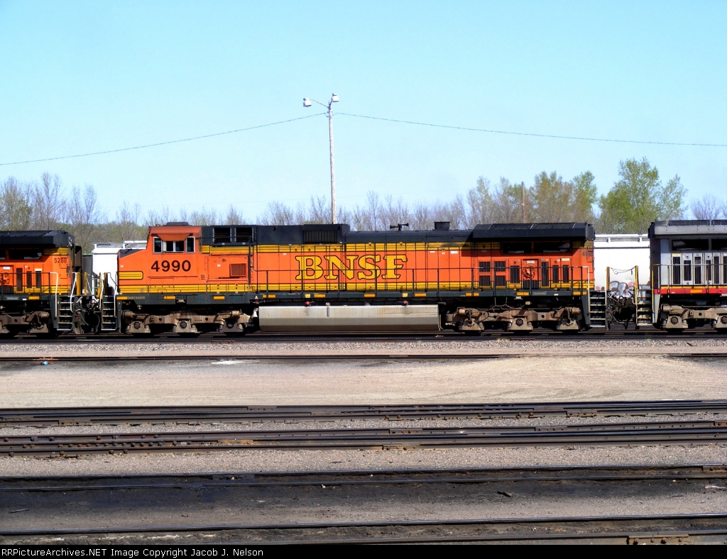 BNSF 4990
